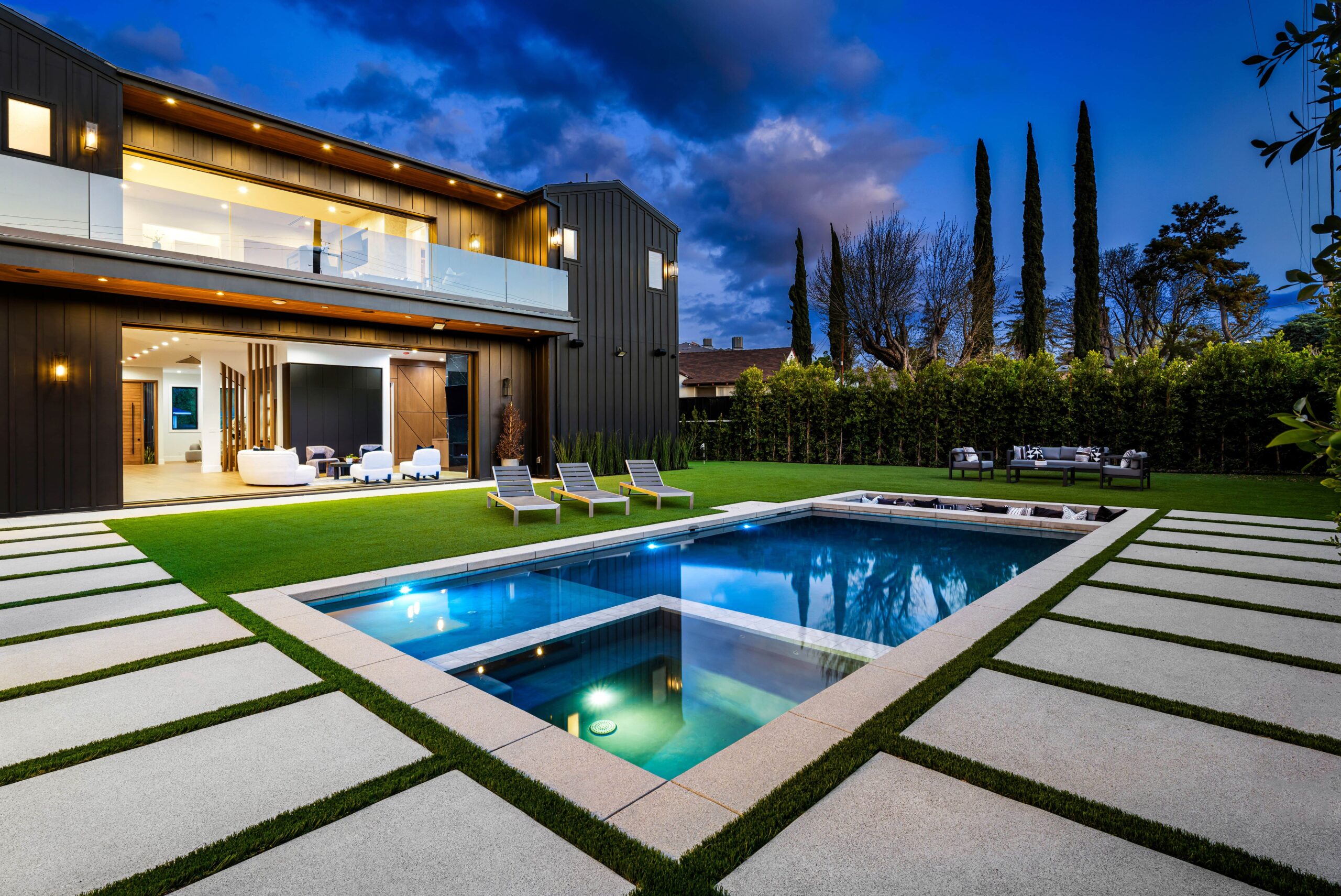 Why Artificial Turf for Pool Areas Is a Smart Choice for Homeowners